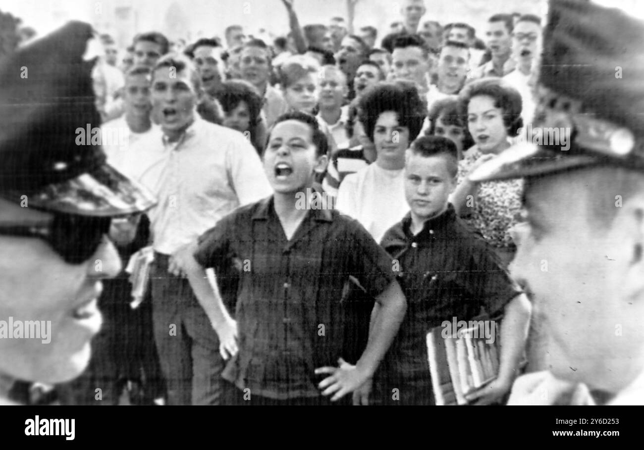 RACIAL SEGREGATION SCHOOL GRAYMON ELEMENTARY IN BIRMINGHAM, ALABAMA ...