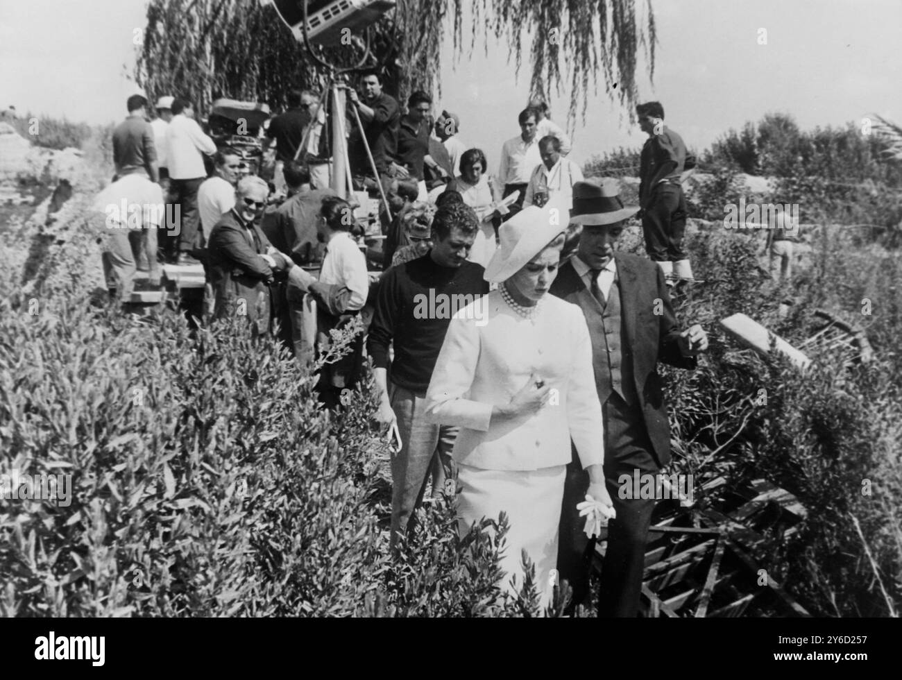 FILM THE VISIT - INGRID BERGMANN AND ANTHONY QUINN IN ROME ; 10 ...