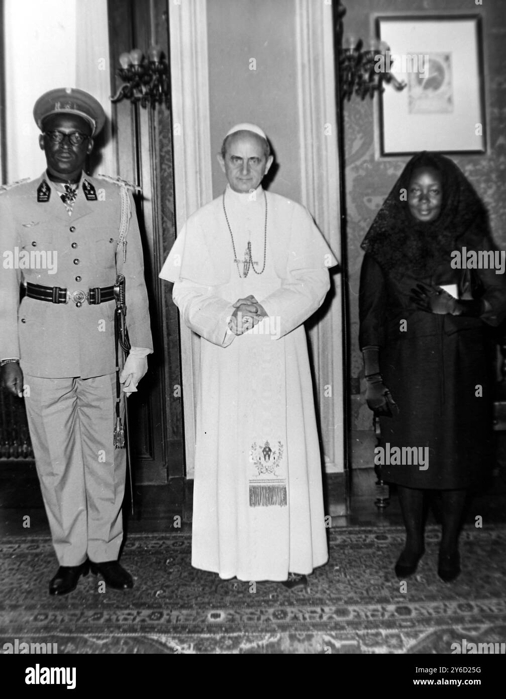 JOSEPH MOBUTU WITH WIFE AND POPE PAUL VI IN ITALY / ; 10 SEPTEMBER 1963 ...
