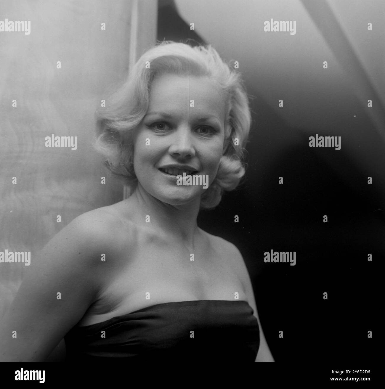 CAROL BAKER BABY DOLL IN LONDON / ; 8 SEPTEMBER 1963 Stock Photo - Alamy