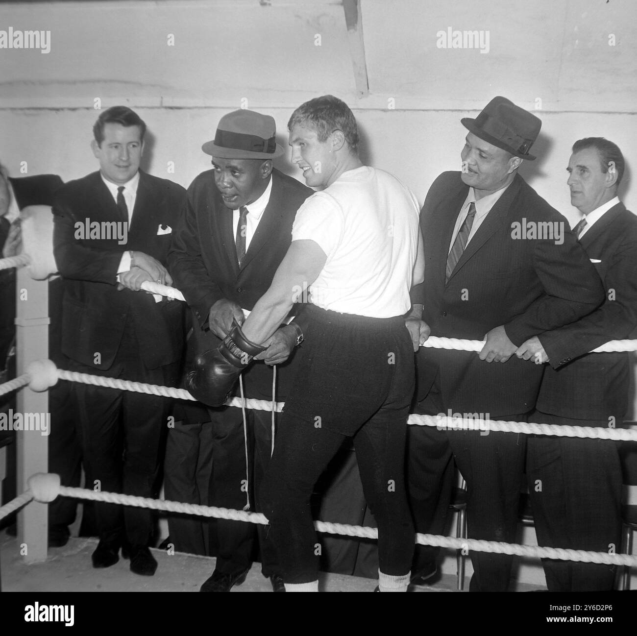 BOXER SONNY LISTON TRAINS WITH BILLY WALKER IN PITSEA, ESSEX / ; 4 ...