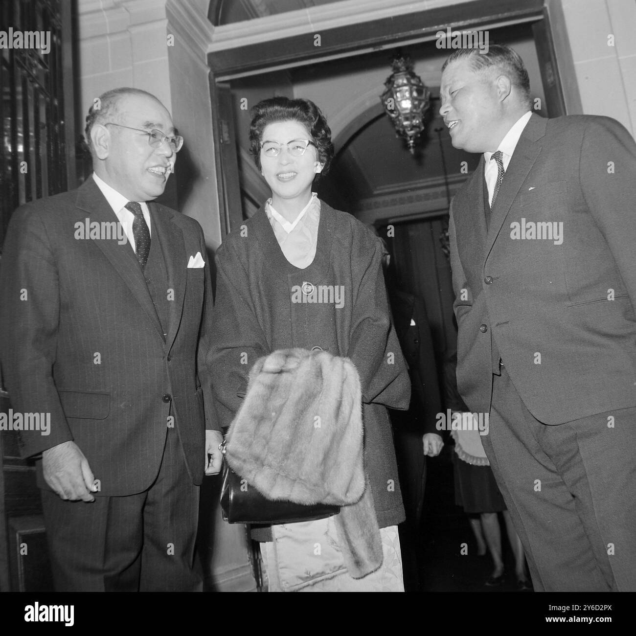 JAPANESE KATSUMI OHNO AND MASAYOSHI OHIRA WITH WIFE IN LONDON / ; 4 ...