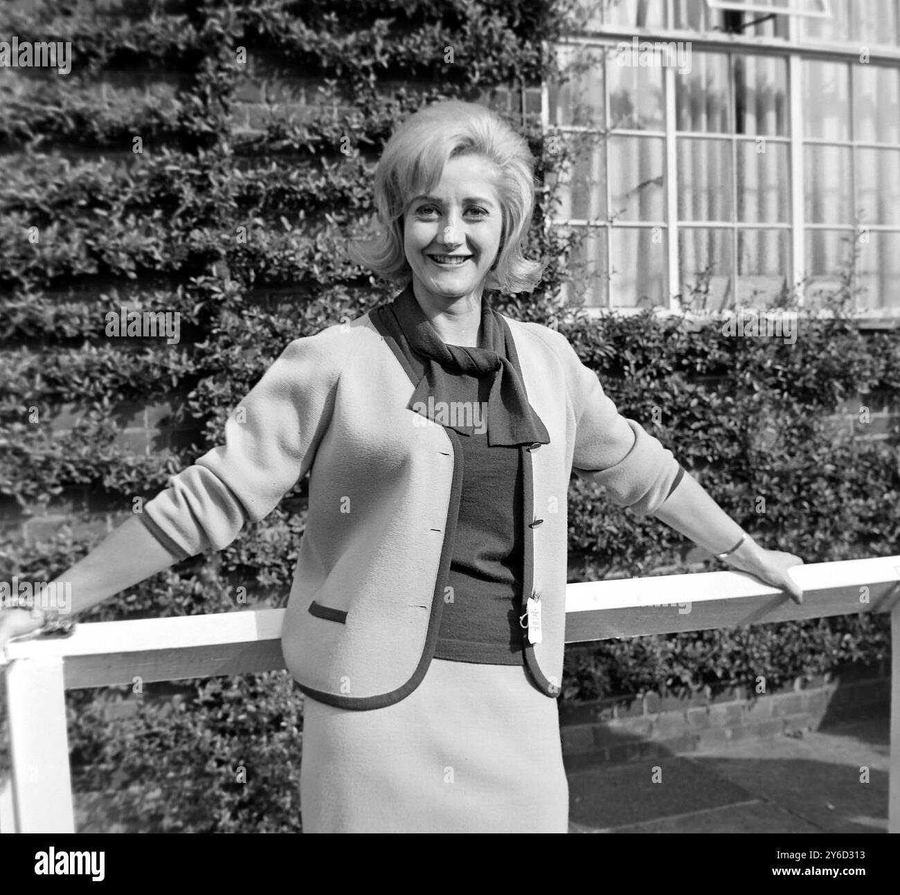 Liz fraser hi-res stock photography and images - Alamy