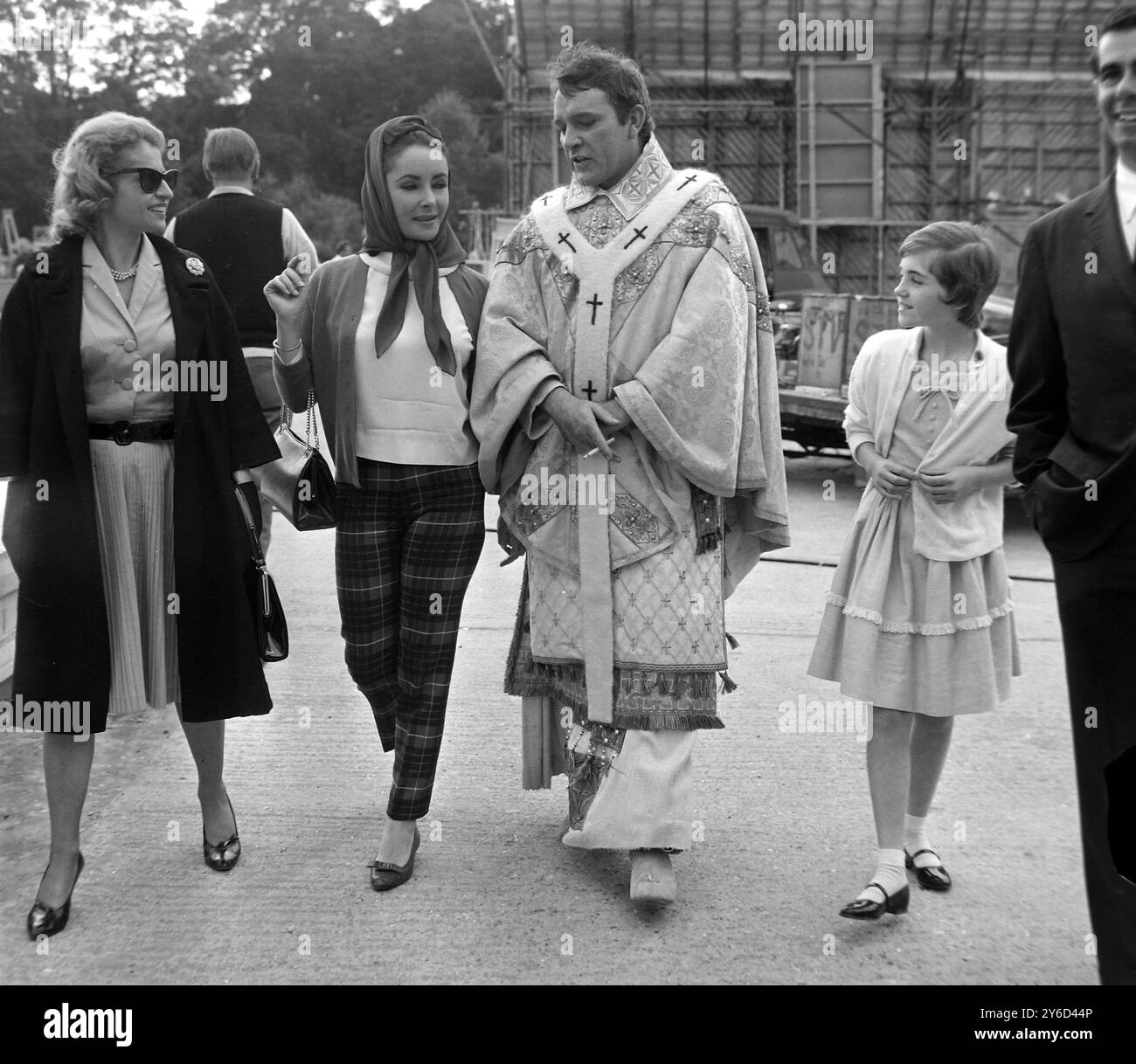 RICHARD BURTON AND ELIZABETH TAYLOR ON A SET OF FILM THE BECKET / ; 24 ...