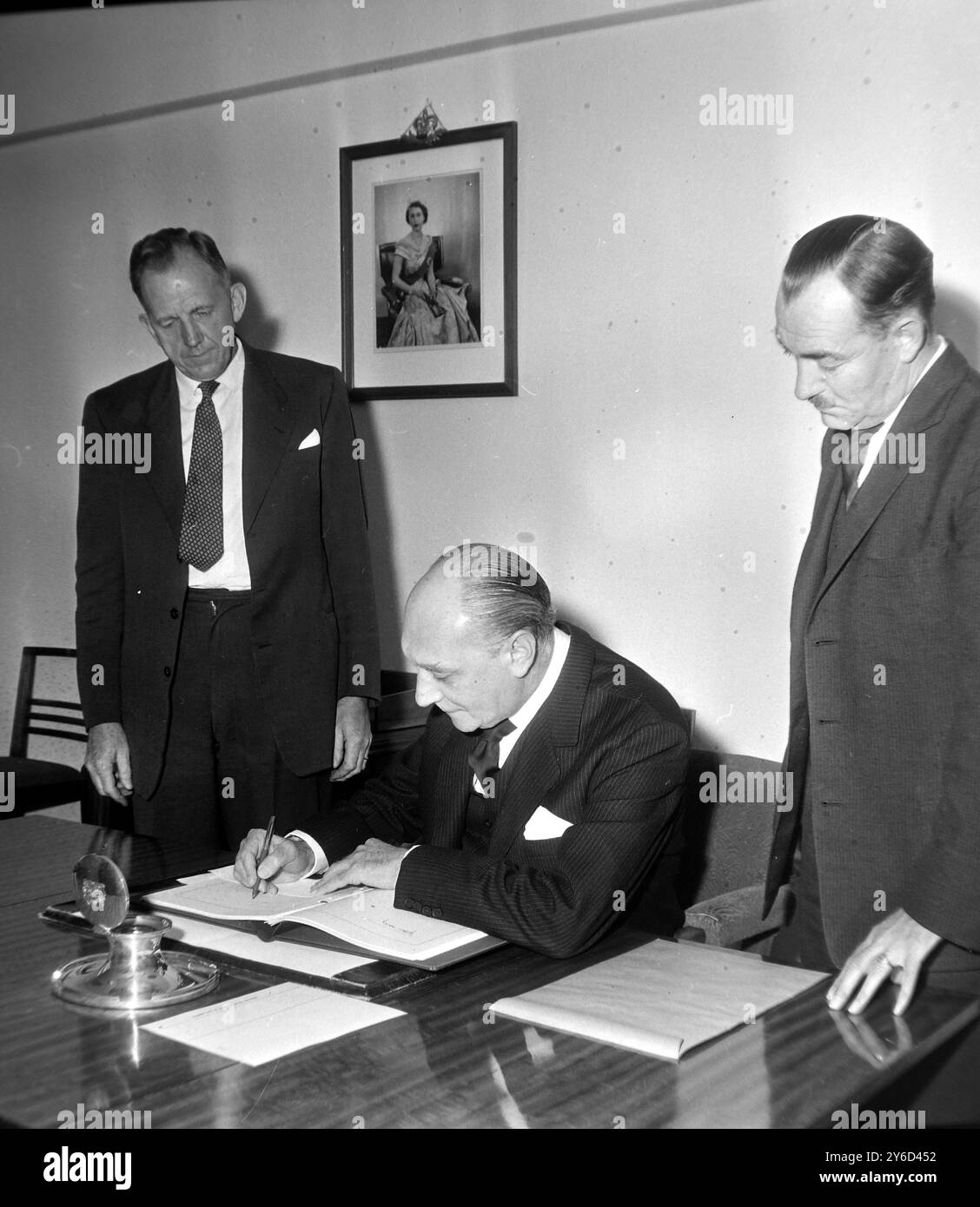 SENOR DON GONZALO DE ARAMBURU SIGNS NUCLEAR TEST BAN TREATY IN LONDON ...