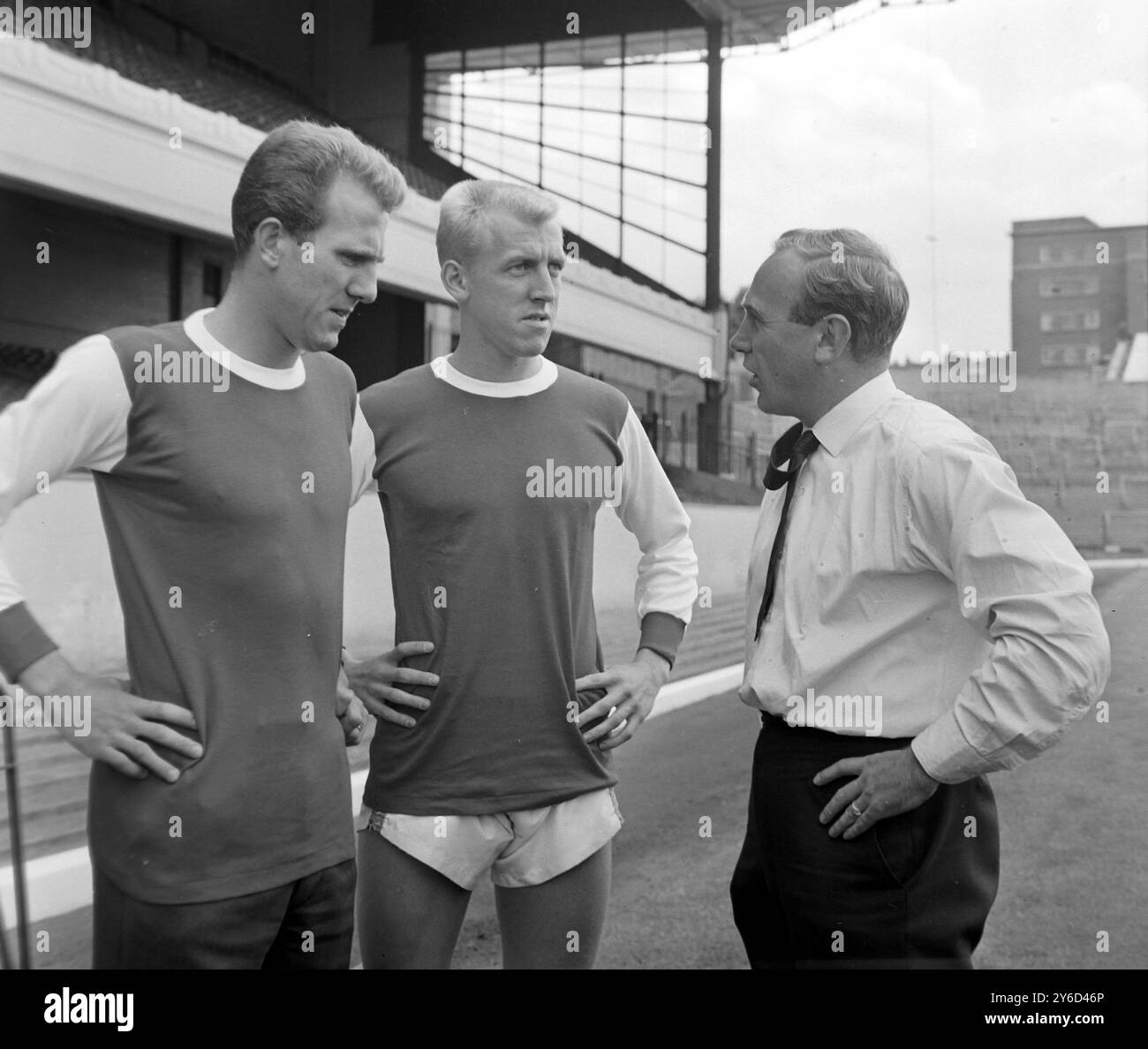 FOOTBALLER IAN URE WITH BILLY WRIGHT AND LAURIE BROWN IN LONDON / ; 23 ...