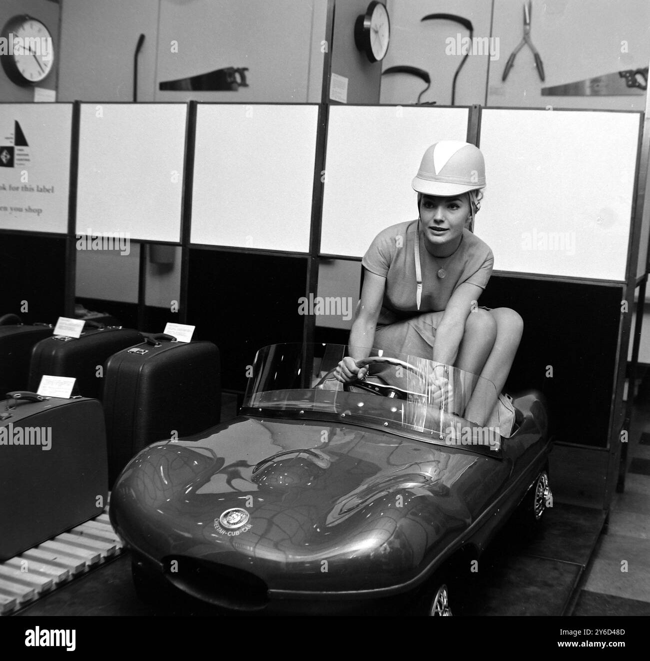 ACTRESS MARIA PERSCHY ON CHEETAH CAR IN LONDON / ; 21 AUGUST 1963 Stock ...