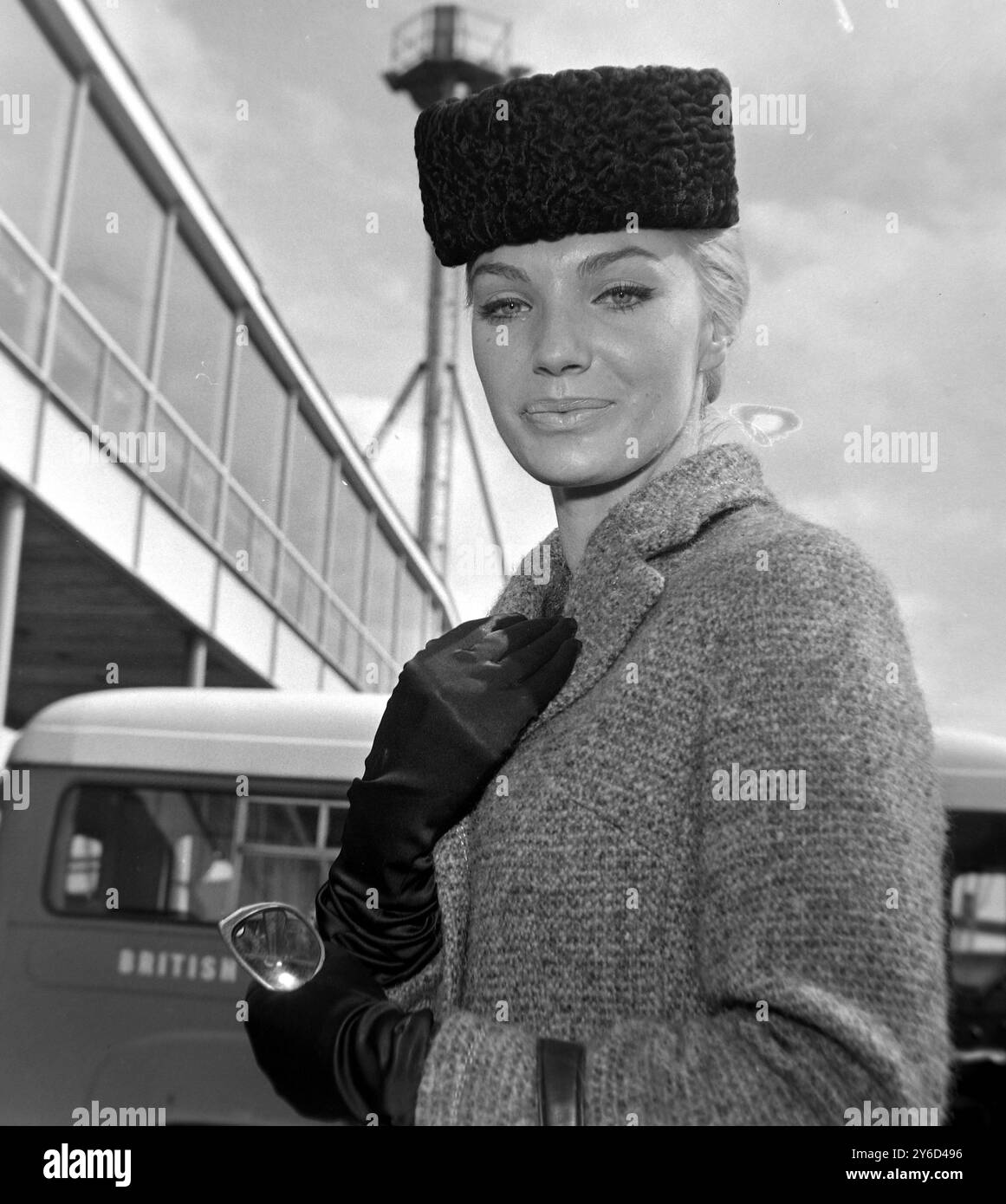 AMERICAN ACTRESS MARIA PERSCHY AT LONDON AIRPORT / ; 22 AUGUST 1963 ...