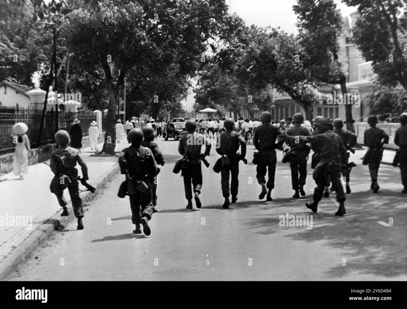 BUDDHISTS SOLDIERS PATROL AFTER MARTIAL LAW DECLARED IN HUE, VIETNAM ...