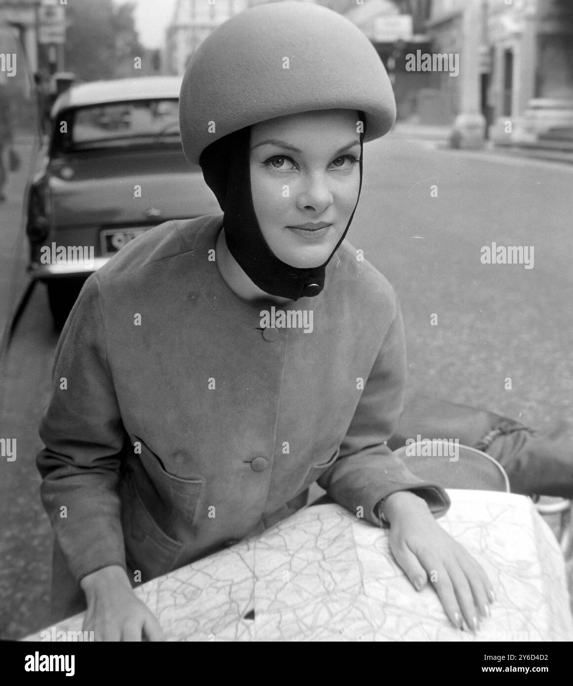 Edward mann fashion hi-res stock photography and images - Alamy