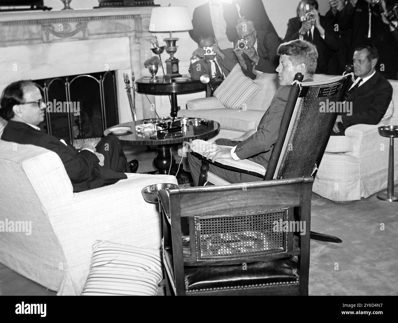 US AMERICAN PRESIDENT JOHN F KENNEDY WITH NEW PAKISTANI AMBASSADOR ...
