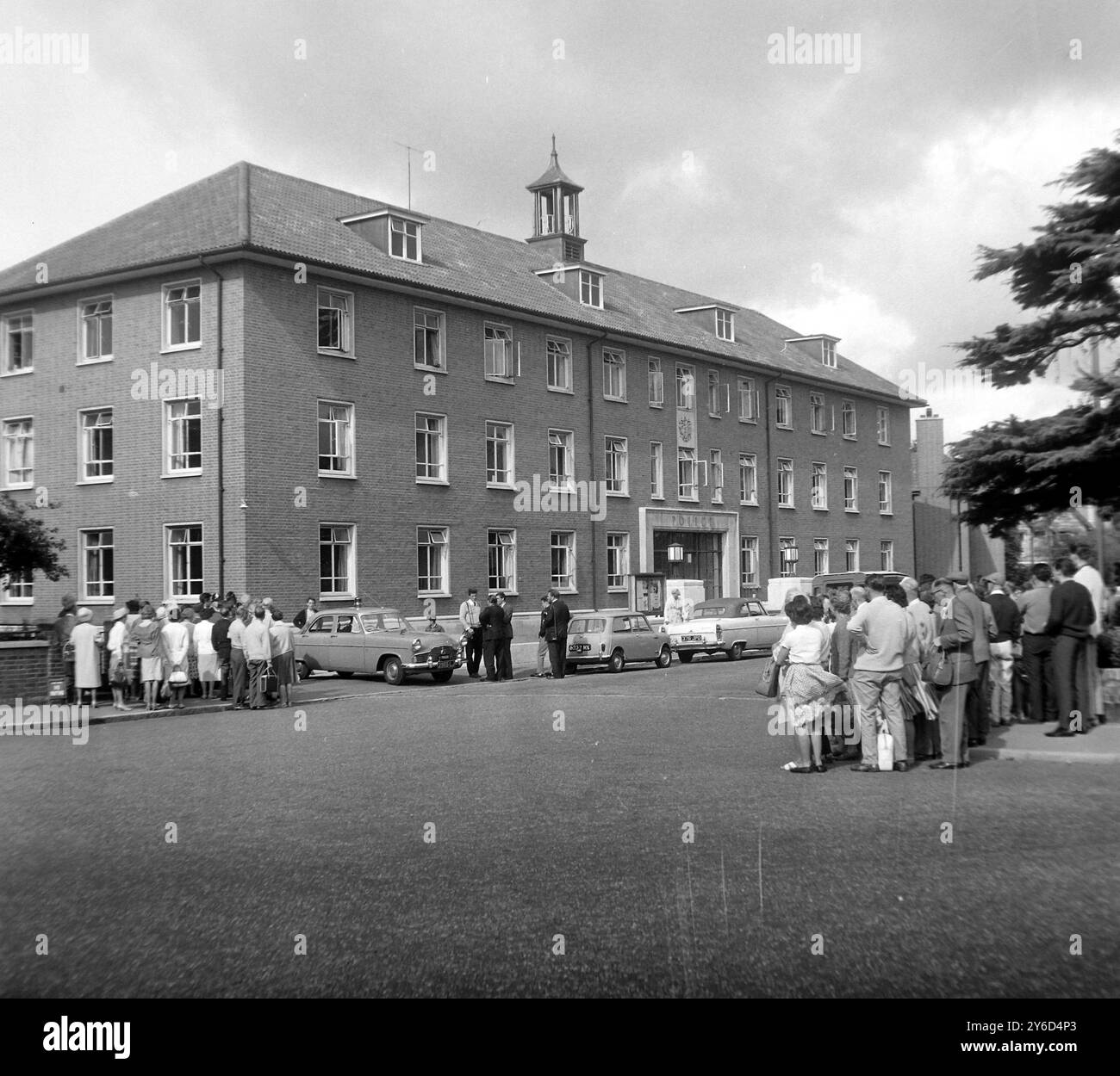 ROBBERIES CROWDS OUTSIDE BOURNEMOUTH POLICE STATION - POLICE WORKING ON ...