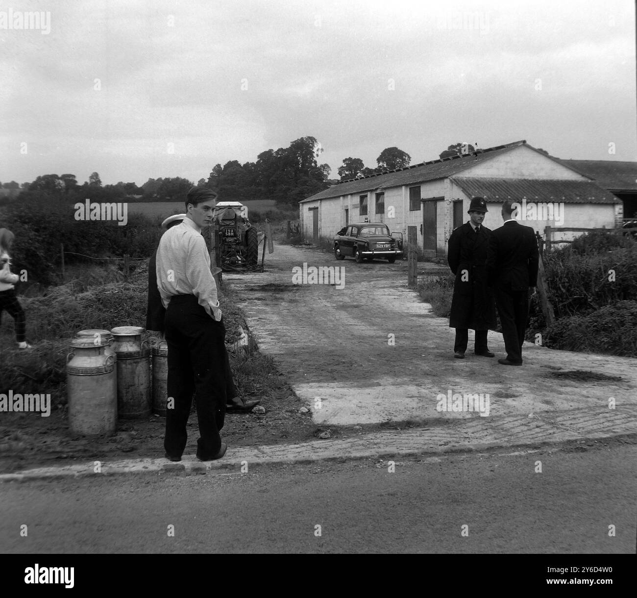 LEATHERSLADE FARM WAS USED BY BANDITS TO STOWAWAY MONEY OAKLEY AFTER ...