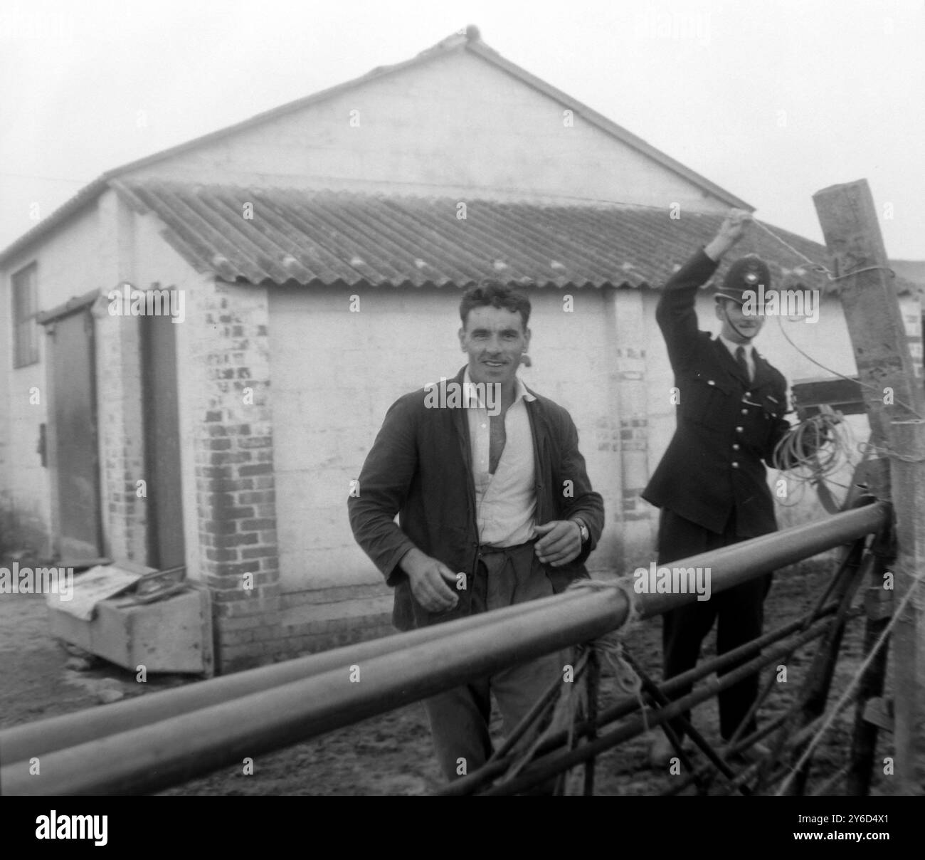 JOHN ALFRED MARIS AT FARM AFTER TRAIN ROBBERY IN OAKLEY / ; 14 AUGUST ...