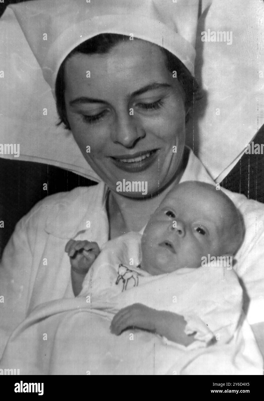 ROBEYN MARGARET ALLEN WITH THE TINIEST BABY IN BRISBANE, AUSTRALIA ; 15 ...