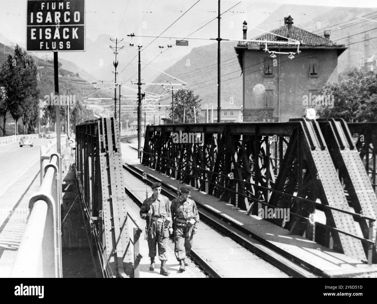 AUSTRIA ITALY BORDER - POLICE PATROL BRIDGE IN BOLZANO ; 13 AUGUST 1963 ...