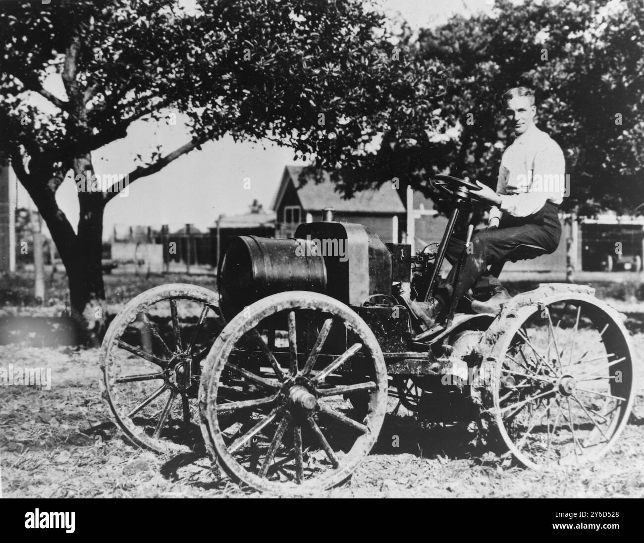 FORD HENRY I FIRST TRACTOR / ; 12 AUGUST 1963 Stock Photo - Alamy