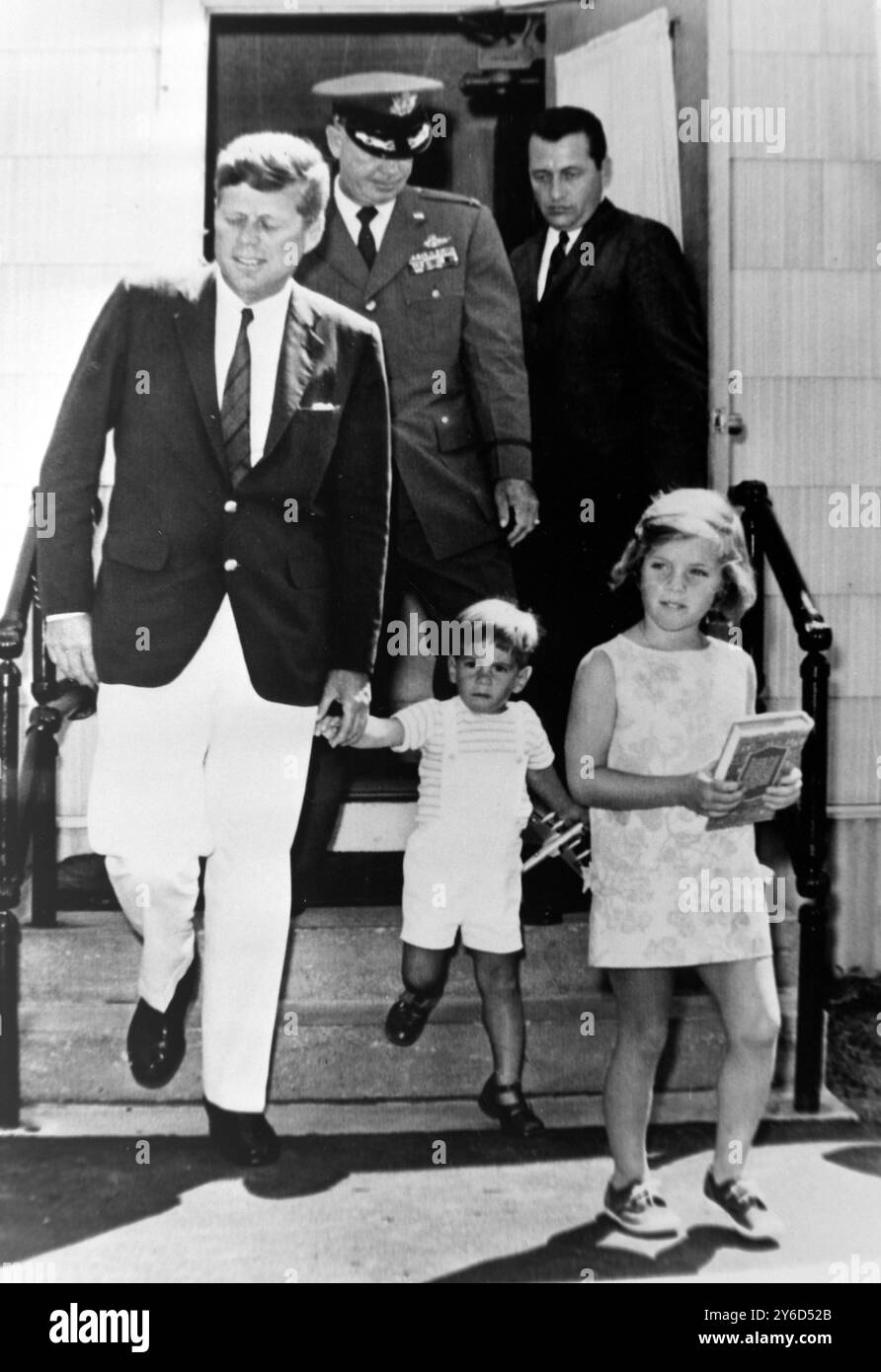 US AMERICAN PRESIDENT JOHN F KENNEDY JFK WITH JOHN JR & CAROLINE ...
