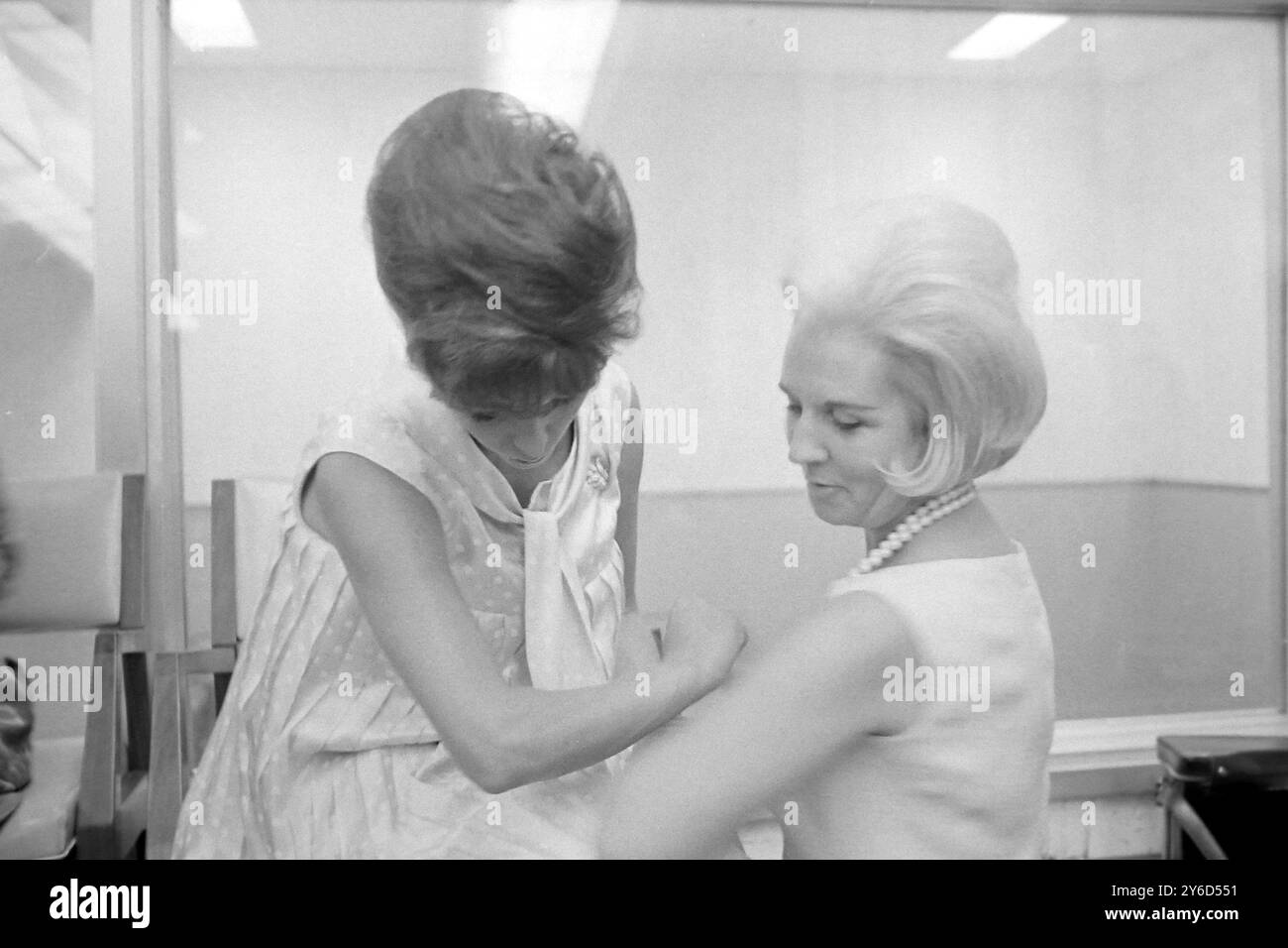 SYBIL BURTON S RECORDING DISC FOOL BRITANIA WITH JOAN COLLINS IN NEW ...