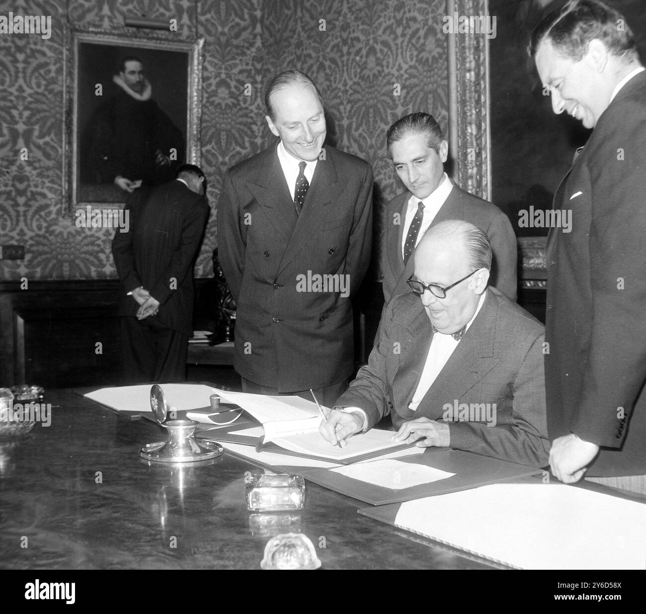 ITALIAN AMBASSADOR PIETRO QUARONI SIGNS NUCLEAR TEST BAN TREATY IN ...