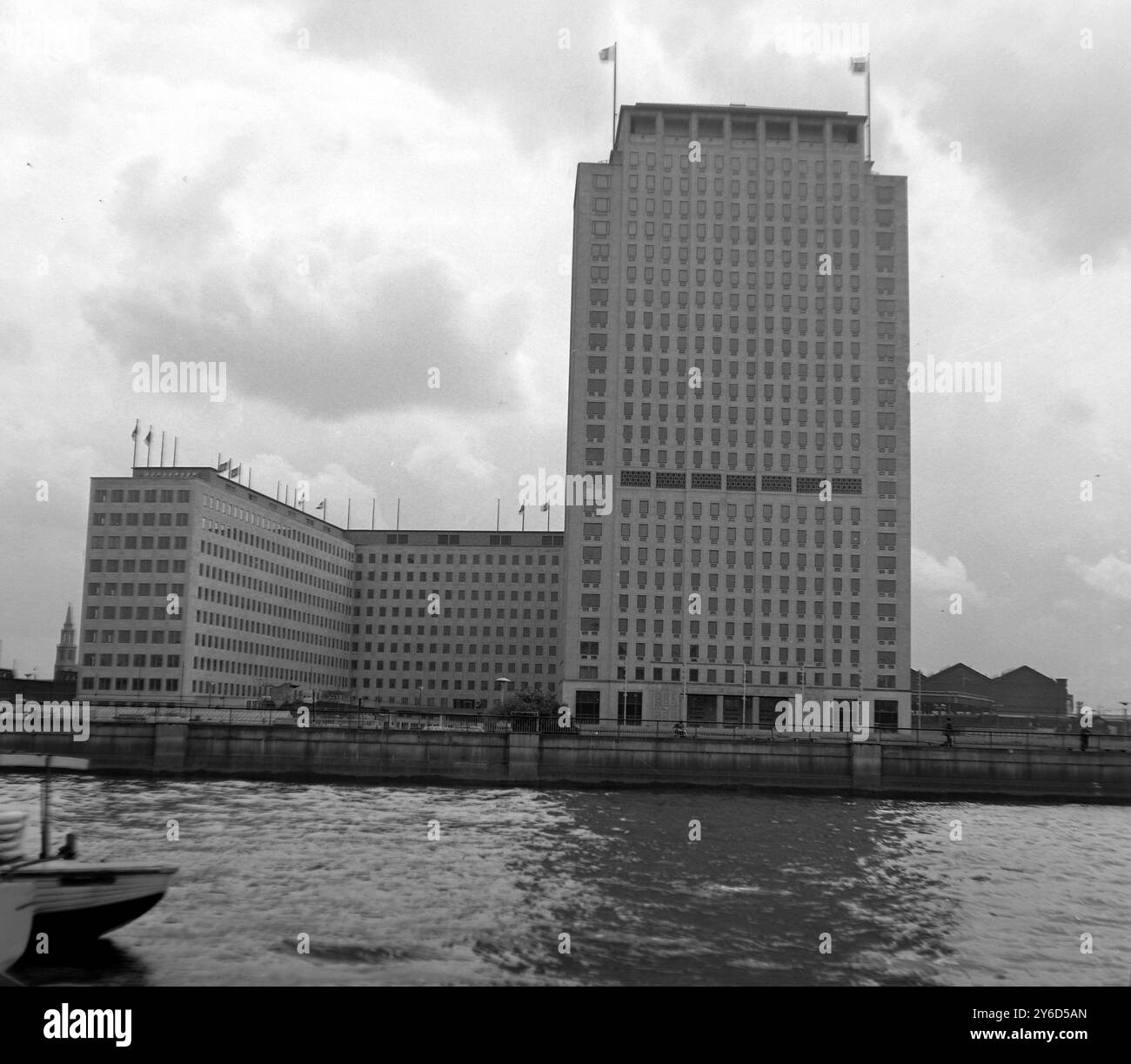 SOUTH BANK SHELL MEX HOUSE LONDON ; 9 AUGUST 1963 Stock Photo - Alamy