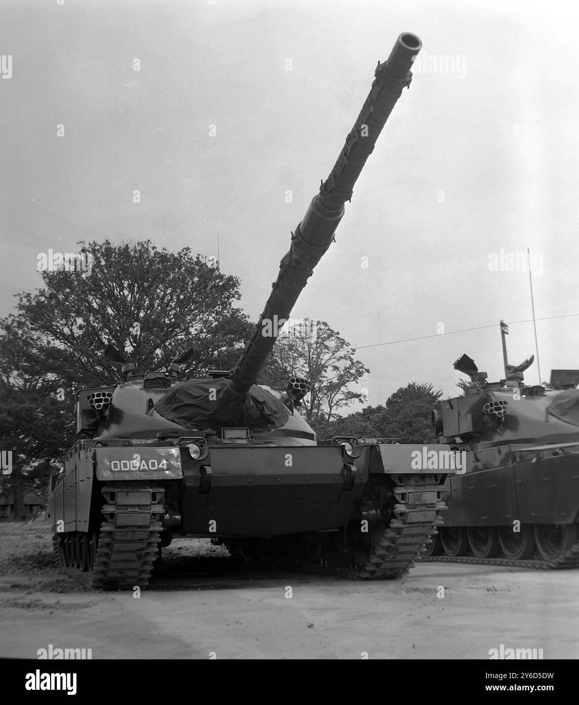 BRITISH ARMY NEW CHIEFTAIN TANK ; 7 AUGUST 1963 Stock Photo - Alamy