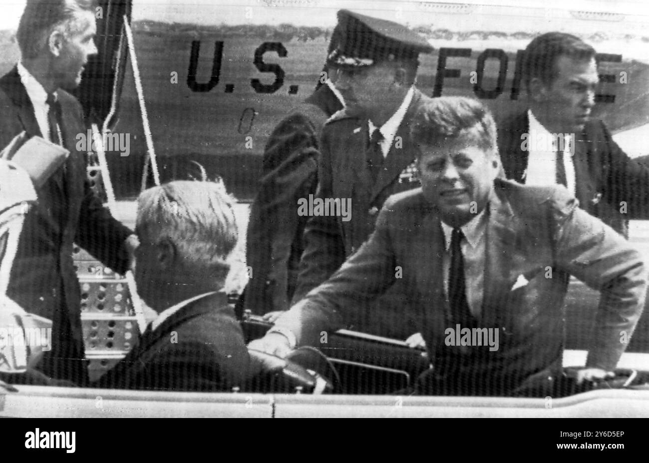 US AMERICAN PRESIDENT JOHN F KENNEDY JFK WAITING IN A CAR - READY TO ...