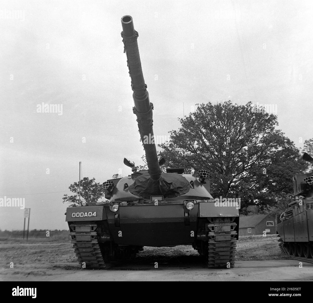 BRITISH ARMY NEW CHIEFTAIN TANK ; 7 AUGUST 1963 Stock Photo - Alamy