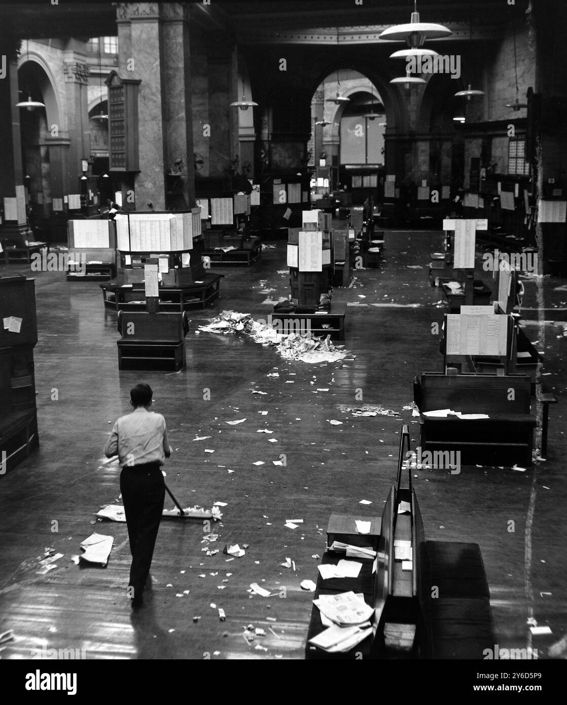 VIEW OF THE STOCK EXCHANGE IN LONDON ; 4 AUGUST 1963 Stock Photo - Alamy