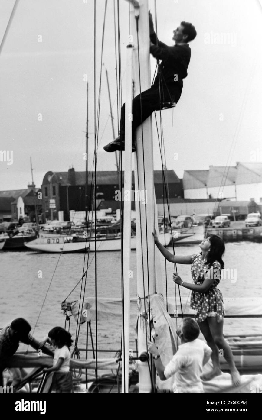 SINGER PAULA DALBY IN POOLE WITH FATHER / ; 3 AUGUST 1963 Stock Photo ...