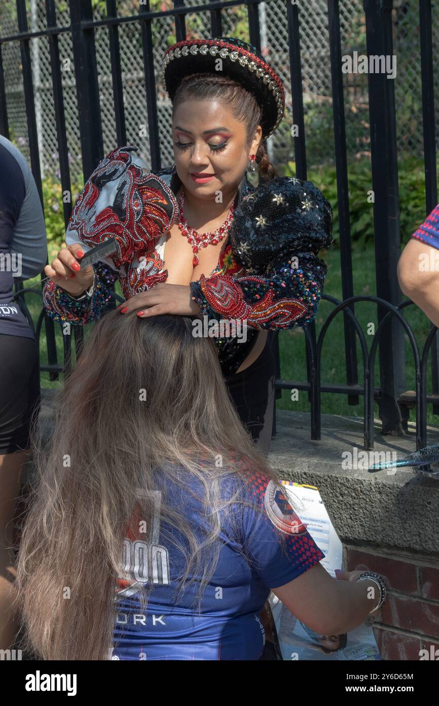 Women from the san simon Sucre dance group prepare for the Hispanic ...