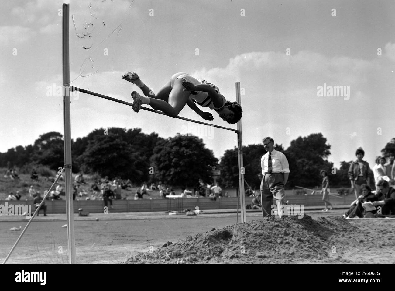 ATHLETE F SLAAP IN HIGH JUMP ACTION IN LONDON / ; 27 JULY 1963 Stock ...