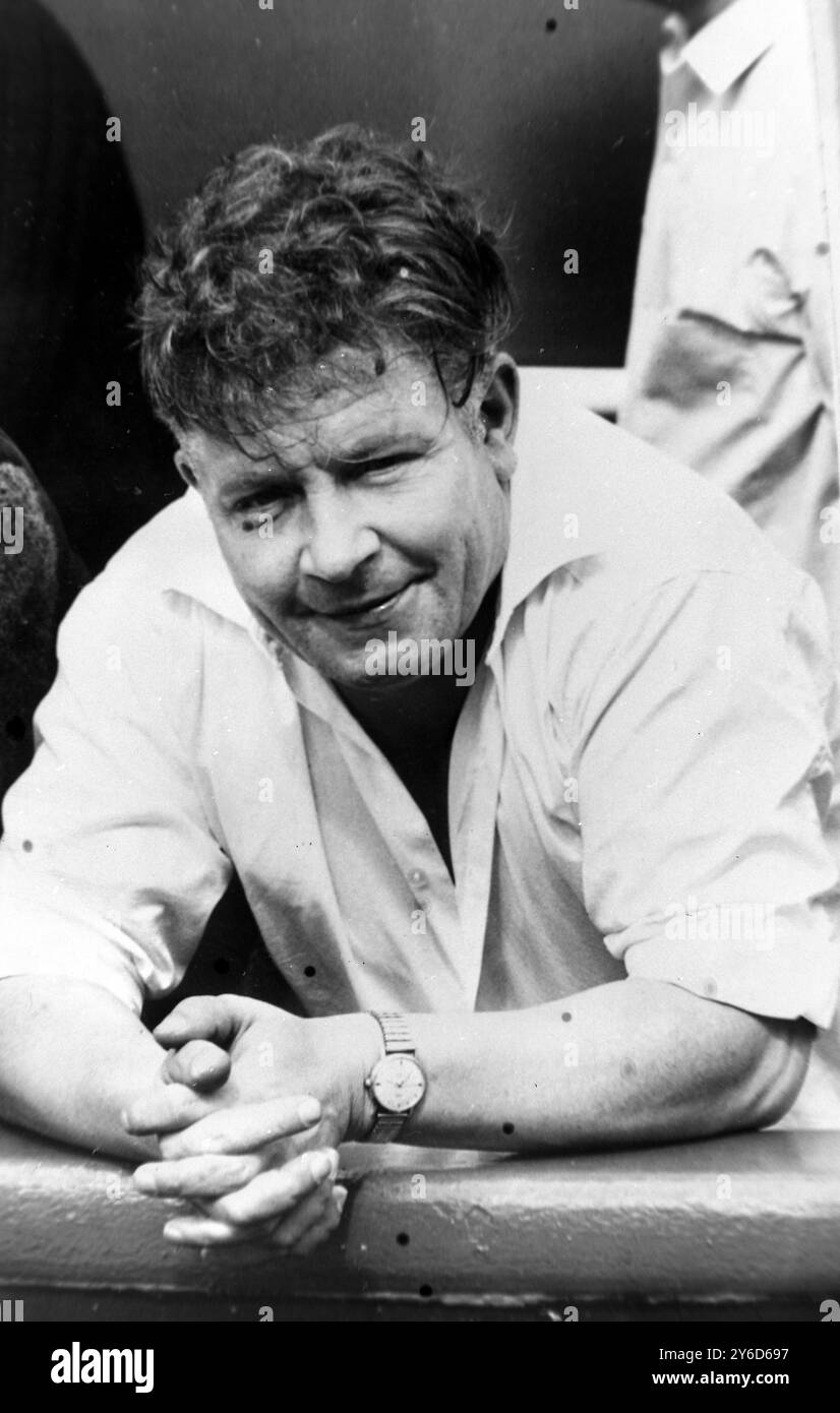 SHIPS RESCUE MASSYMAN CAPTAIN SVIZER AFTER SHIP WAS WRECKED IN SPAIN ...