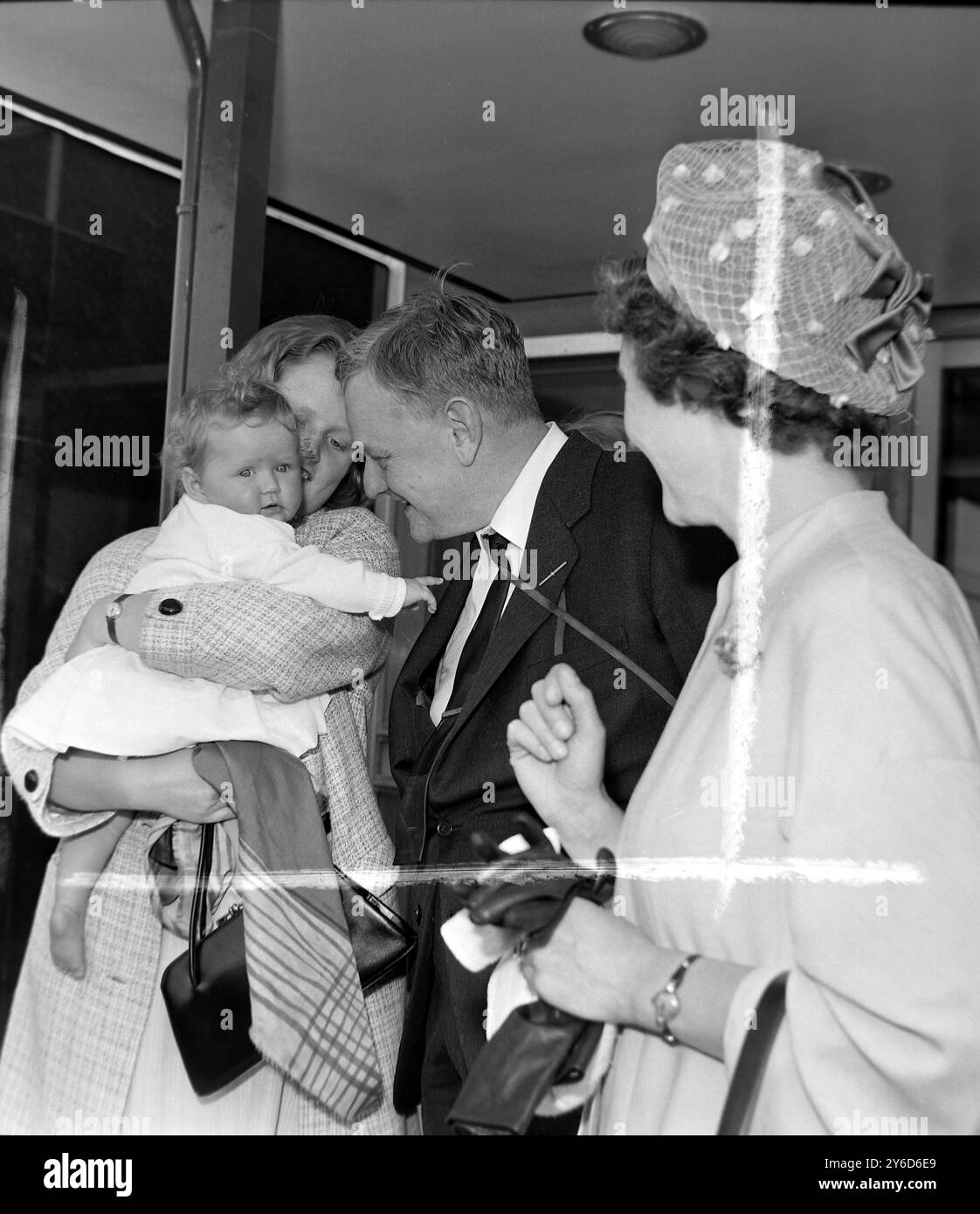 MARY HAILSHAM WITH DAUGHTER AND HUSBAND LORD HAILSHAM IN LONDON ; 27 ...