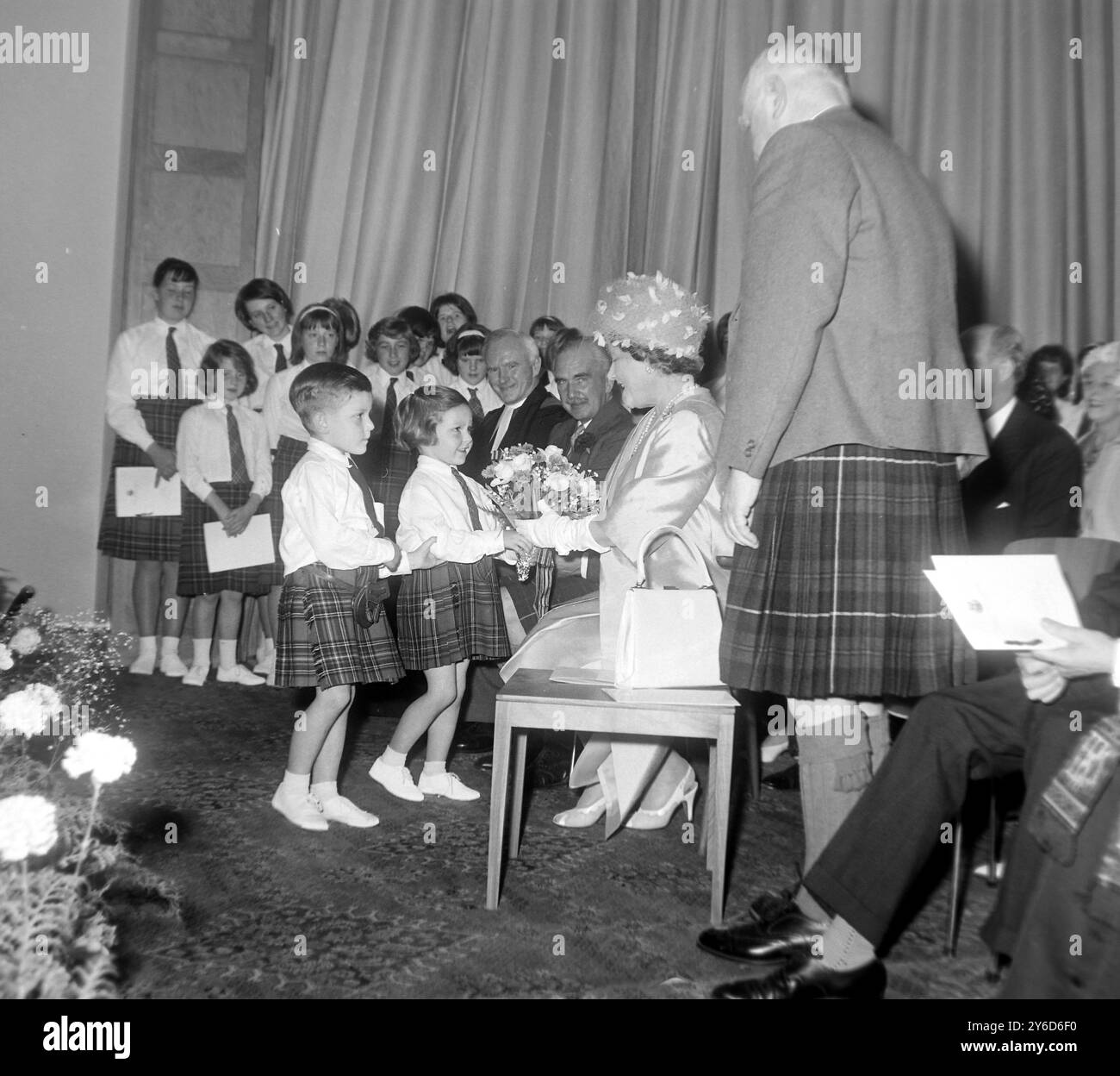 Queen elizabeth children 1963 hi-res stock photography and images - Alamy