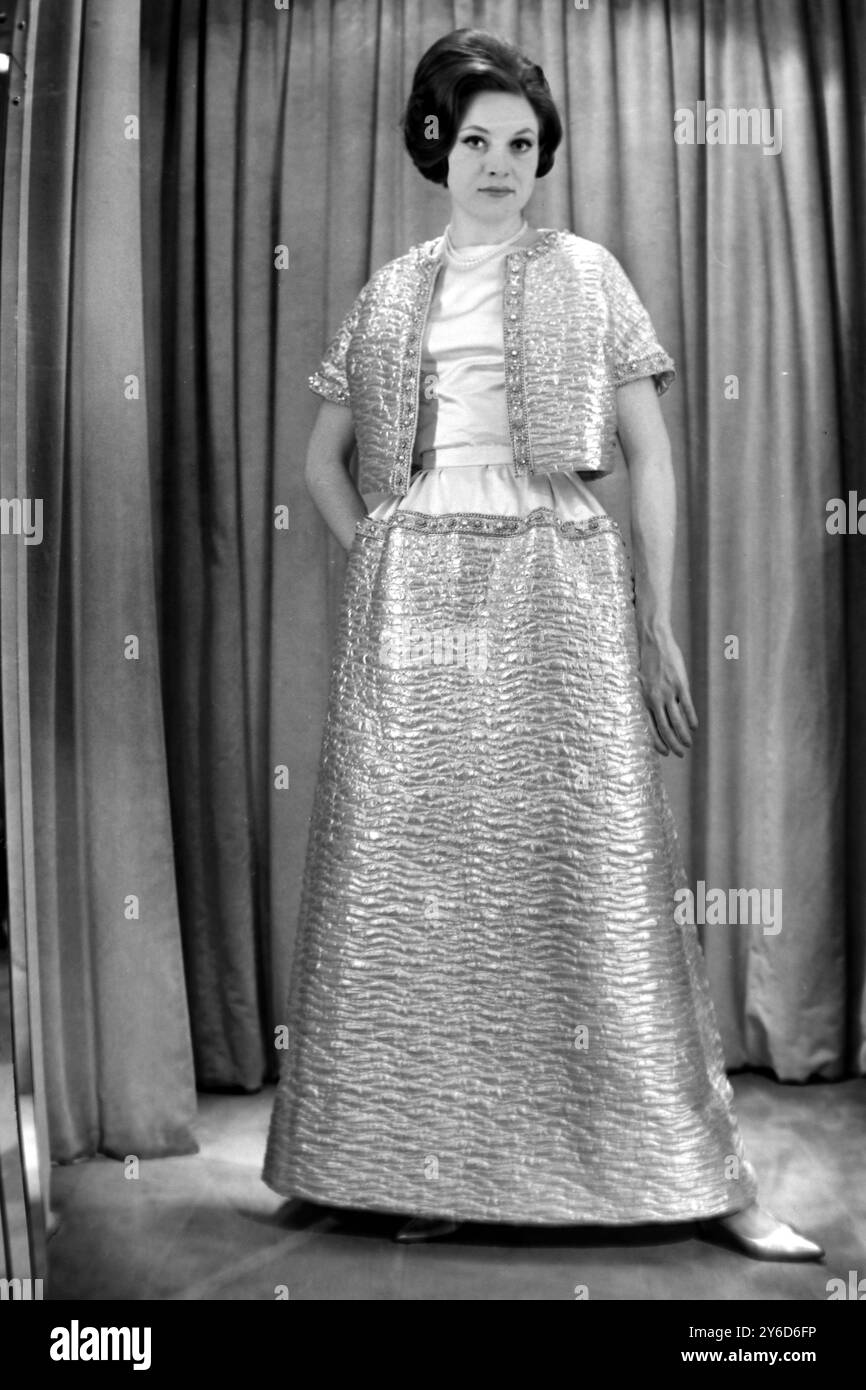 CAROL BOWDEN MODELS A FASHION DESIGN COLLECTION BY NORMAN HATNELL IN ...