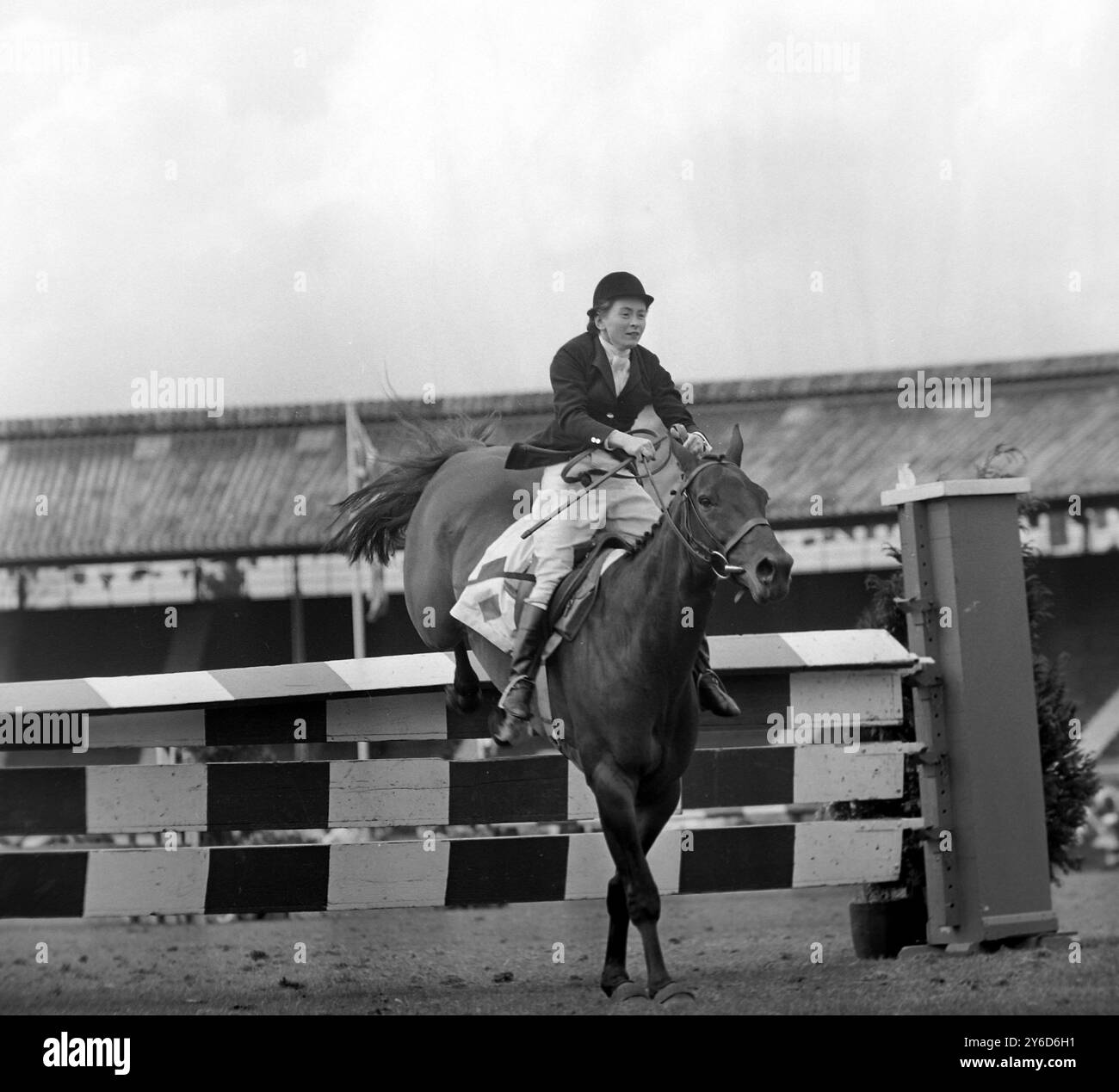 HORSE SHOWS HAYES S ON SWEET CONTROL PRINCE OF WALES CUP ; 25 JULY 1963 ...