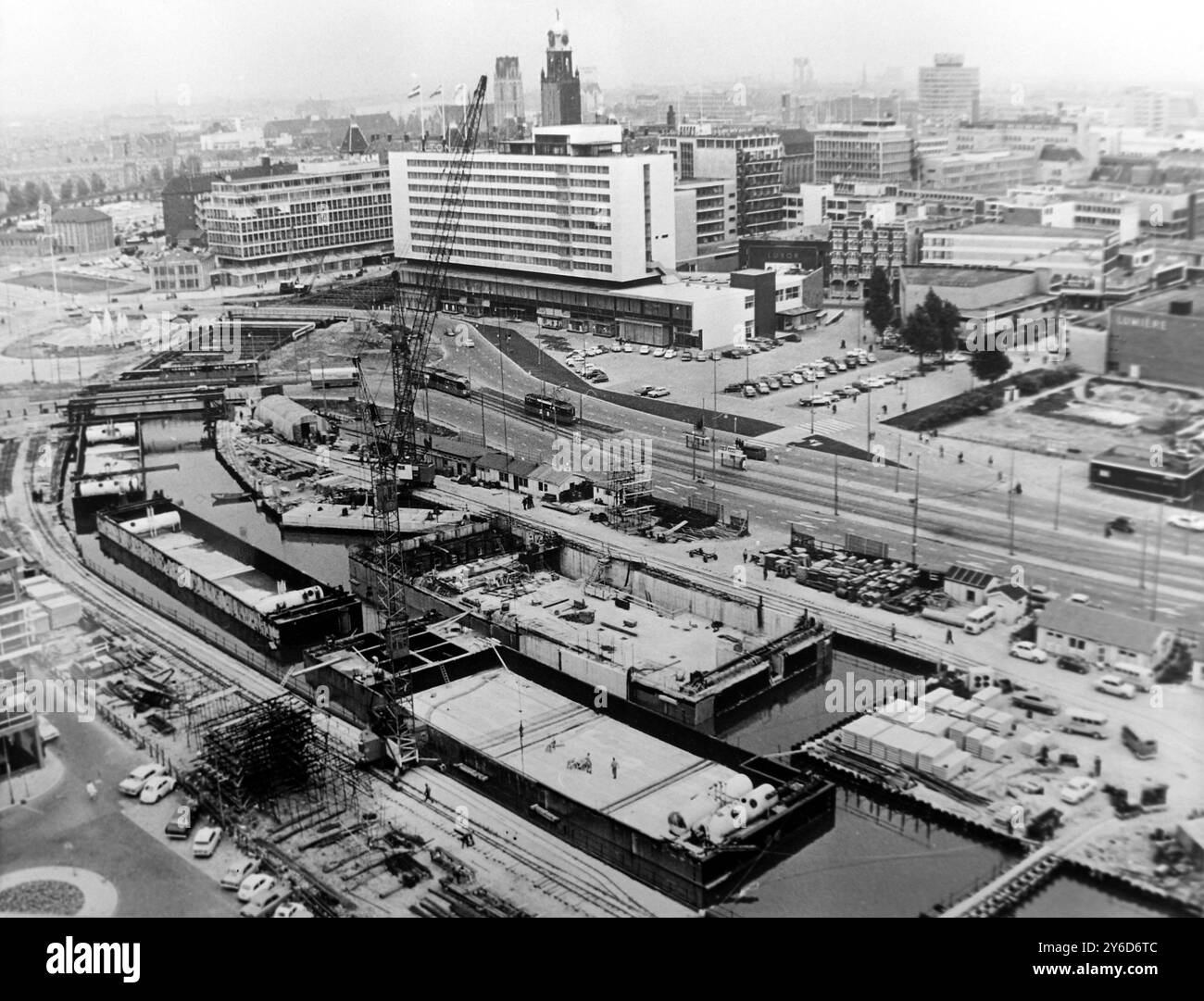 BUILDING A NEW ROTTERDAM UNDERGROUND RAILWAY STATION IN HOLLAND ; 22 ...
