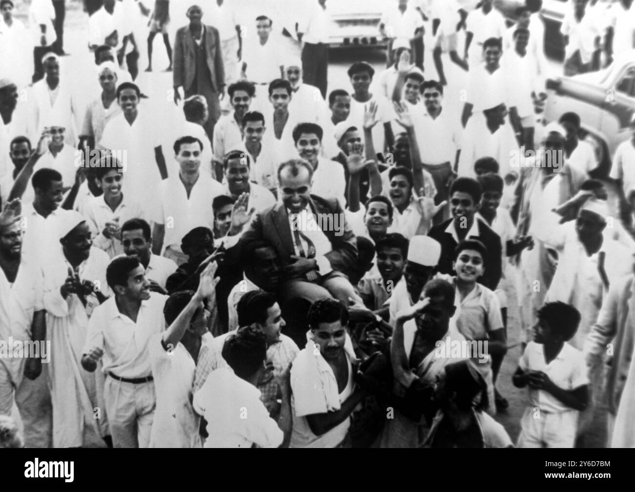 AFRICAN LEADER SHEIKH ALI MUHSIN IN ZANZIBAR WITH HIS SUPPORTERS / ; 18 ...
