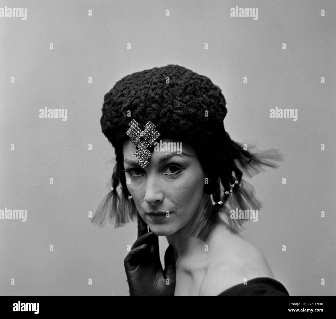 FASHION HAT DESIGN BY GINA DAVIES ; 15 JULY 1963 Stock Photo - Alamy
