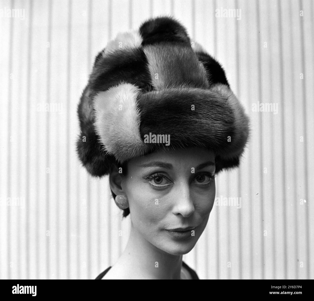 FASHION HAT DESIGN BY GINA DAVIES ; 15 JULY 1963 Stock Photo - Alamy
