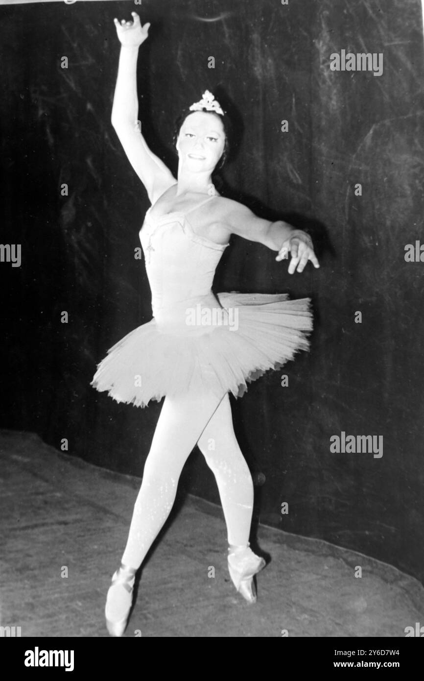 STEPHANIE NOON WINS BERYL GREY AWARD IN LONDON / ; 12 JULY 1963 Stock ...