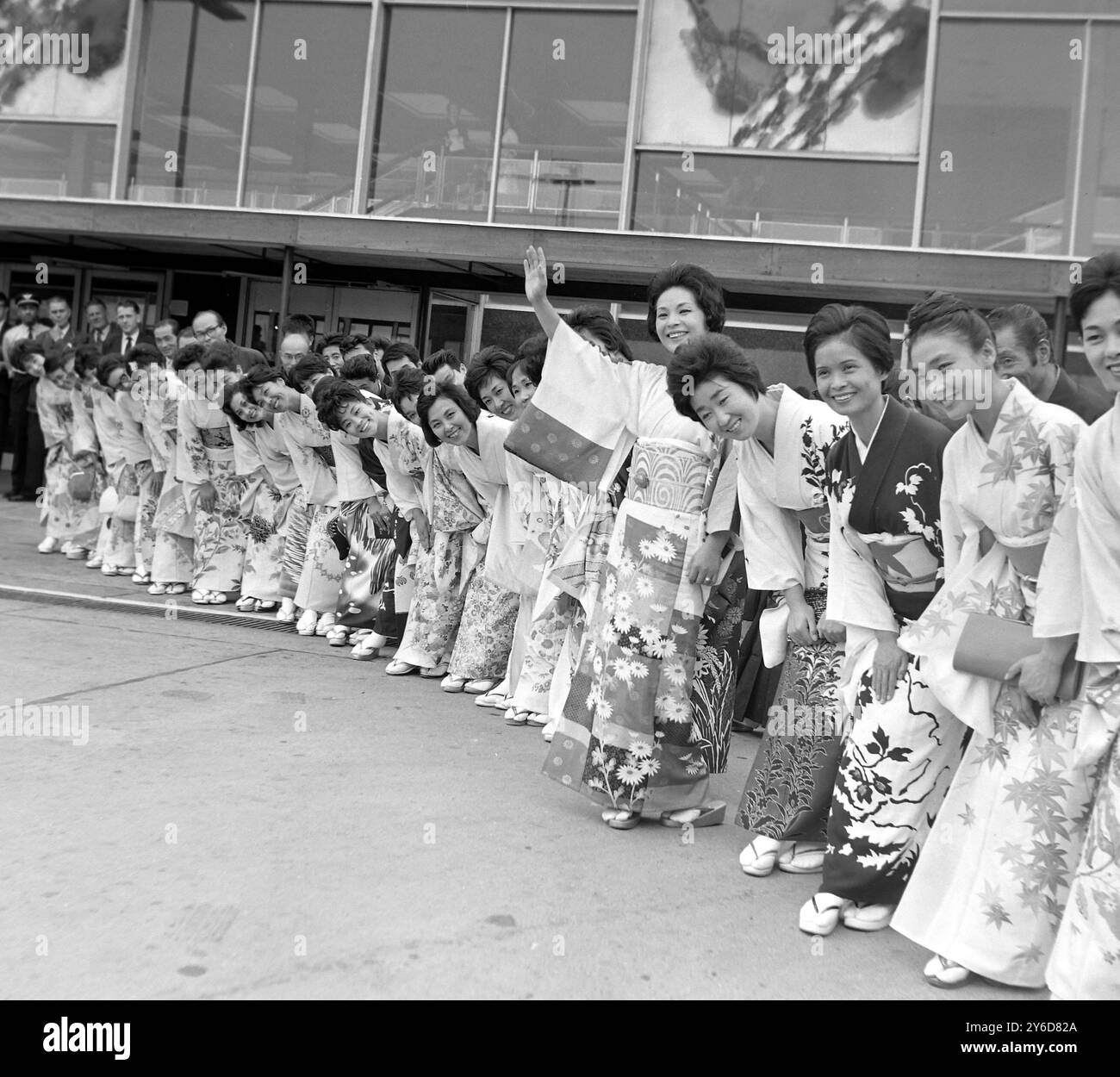 JAPANESE ORIENTAL HOLIDAY IN LONDON ; 11 JULY 1963 Stock Photo - Alamy