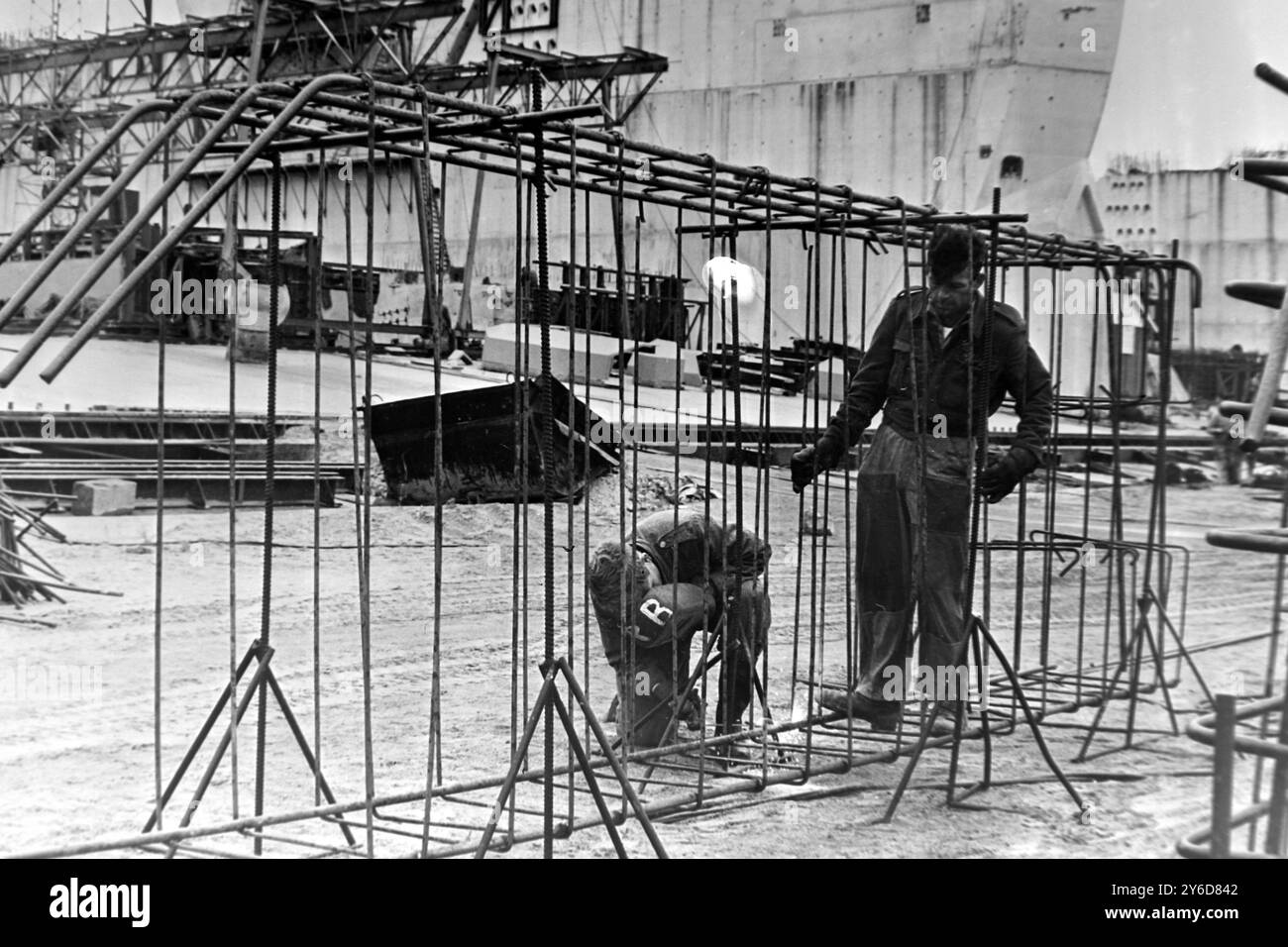 MAN MADE BARRIERS AGAINST THE SEA, SCHELDE ESTUARY, HOLLAND ; 10 JULY ...
