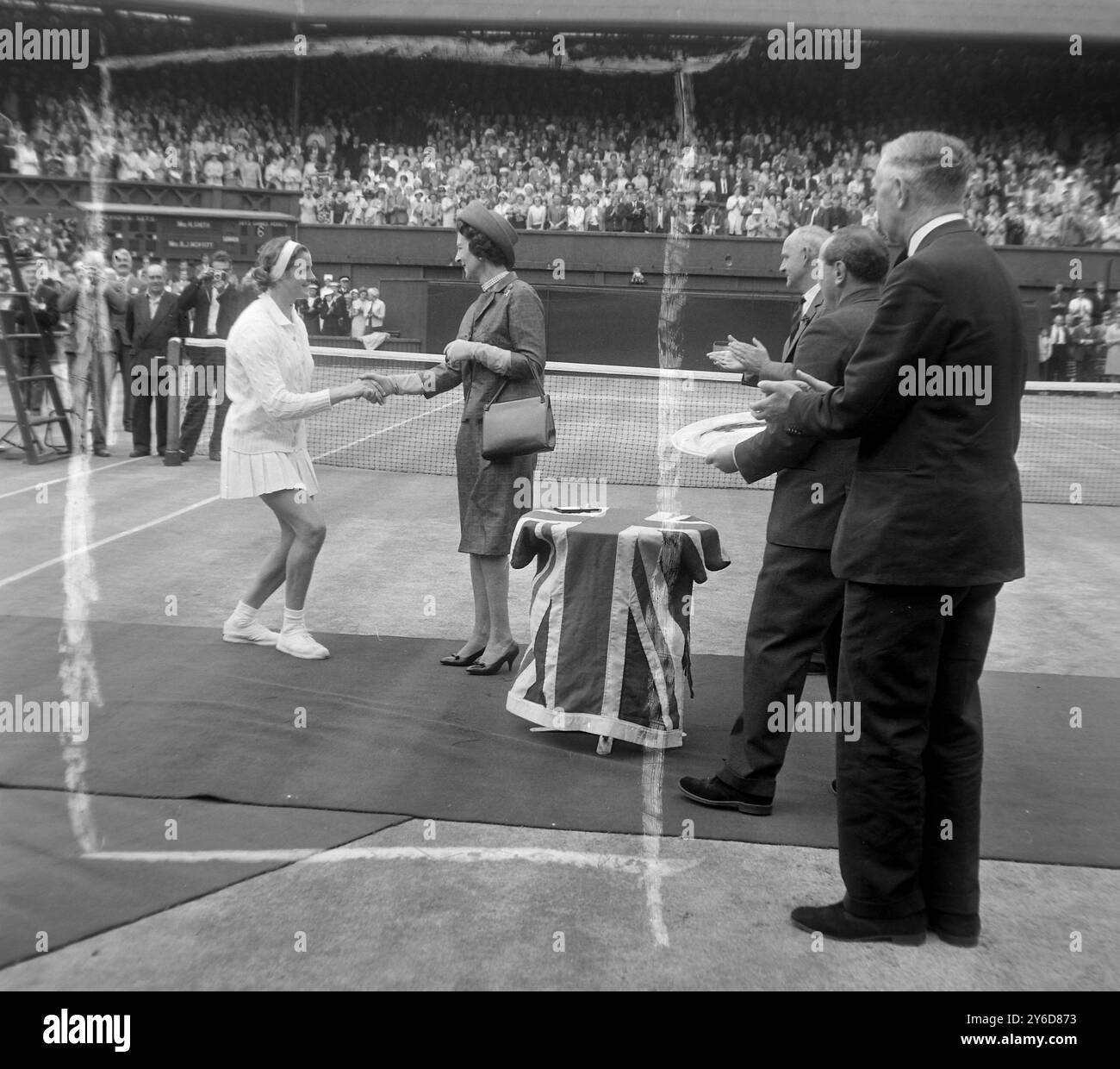 MAGGIE SMITH WINS WOMENS SINGLES AT TOURNAMENT IN WIMBLEDON ...