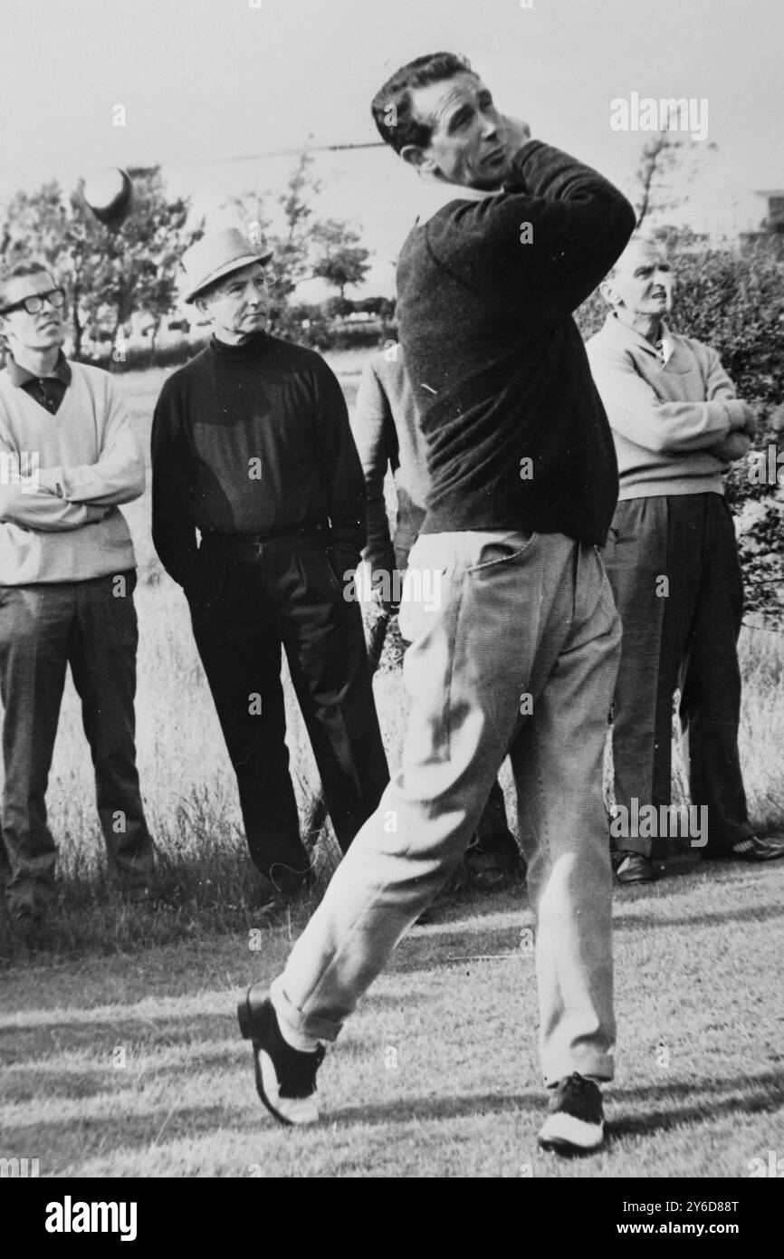 AUSTRALIAN GOLFER BRUCE DEVLIN IN ACTION / ; 9 JULY 1963 Stock Photo ...
