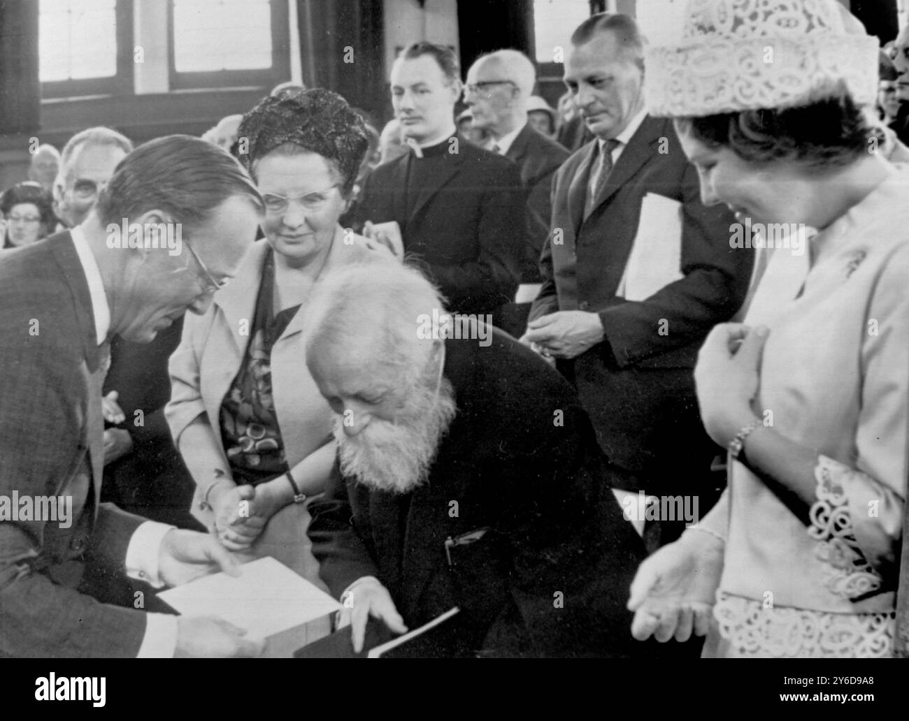 ERASMUS PRIZE FOR ISRAELI PHILOSOPHER MARTIN BUBER WITH PRINCE BERNHARD ...