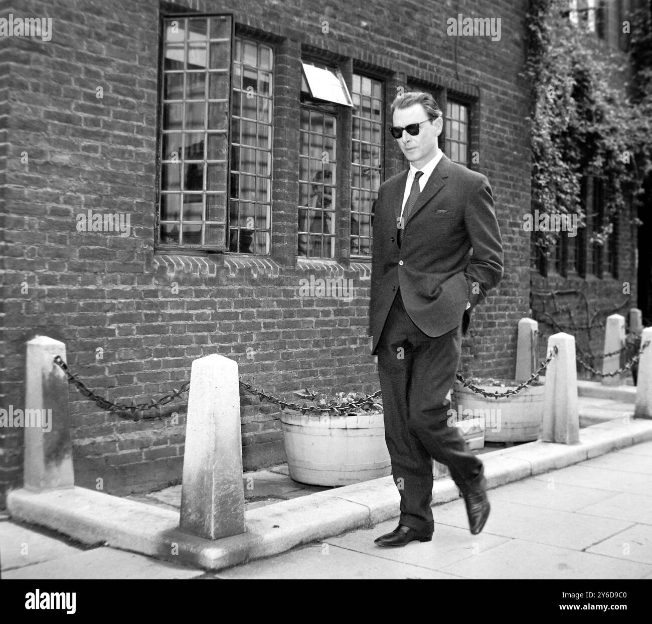 Photo bail Black and White Stock Photos & Images - Alamy