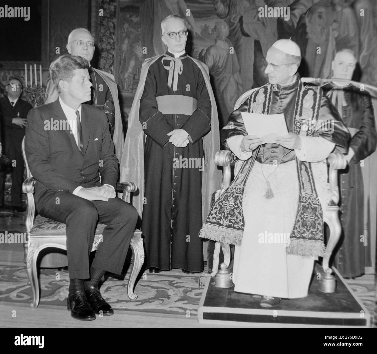 US AMERICAN PRESIDENT JOHN F KENNEDY JFK WITH POPE PAUL IN VATICAN ...
