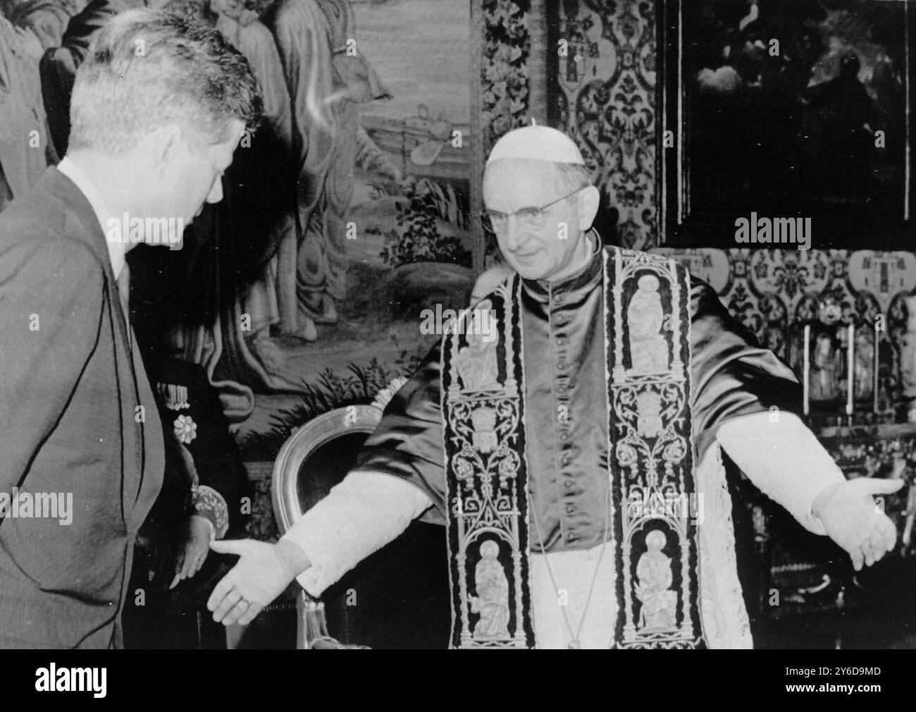 US AMERICAN PRESIDENT JOHN F KENNEDY MEETS POPE PAUL VI IN VATICAN CITY ...